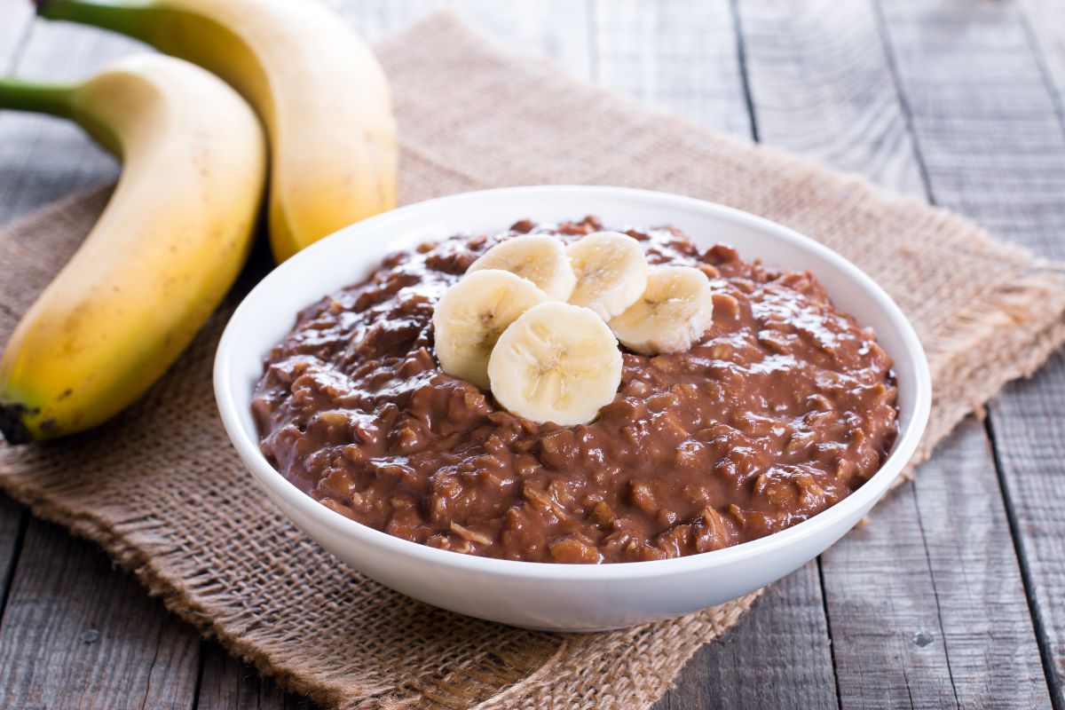 Creamy Chocolate Oatmeal– TheHippiePipe.com